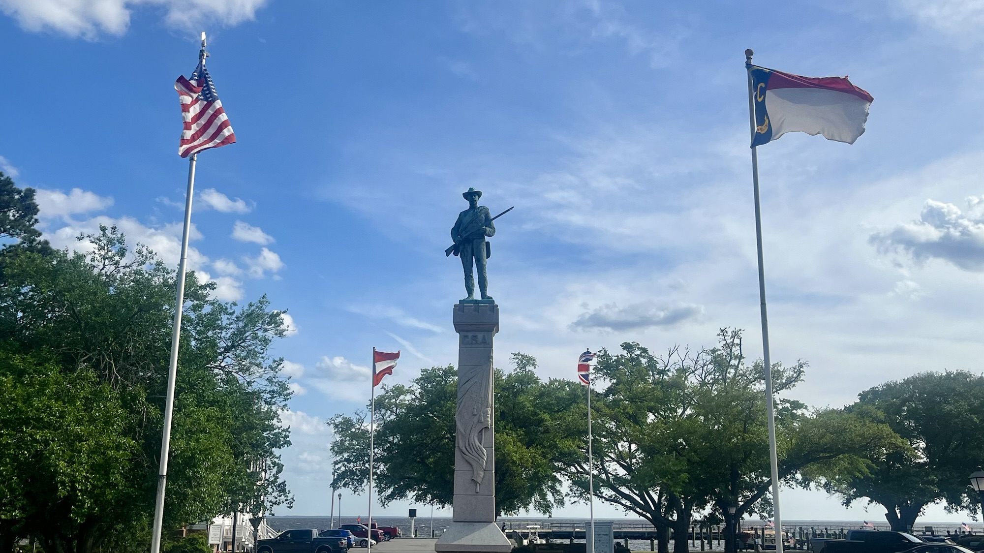 Edenton Bell Battery Votes 7-6 in Favor of Confederate Monument MOU ...